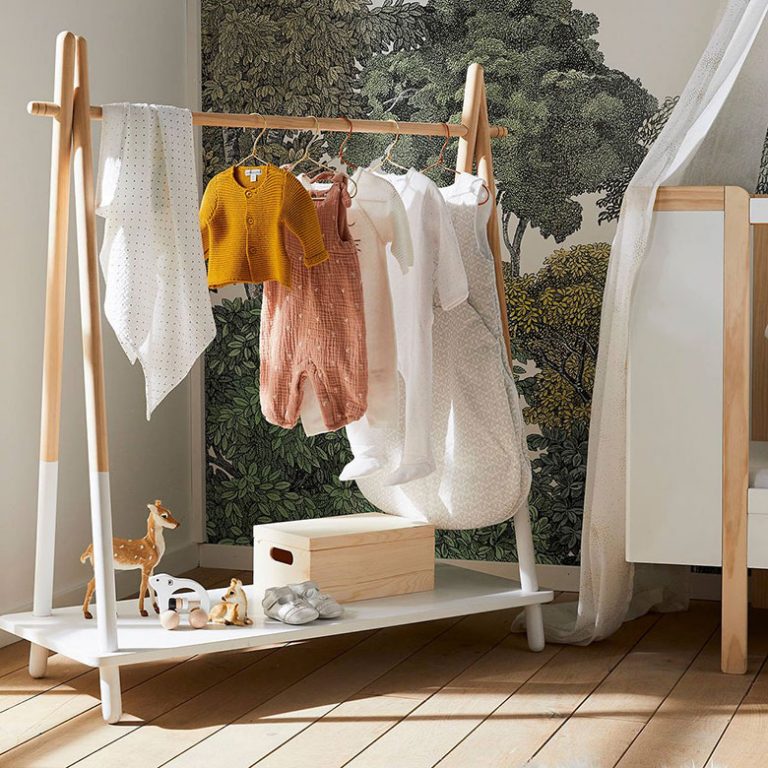 Portant vêtements enfant : le [top 10] pour gagner en autonomie