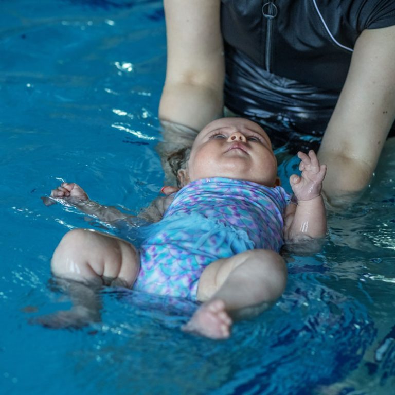 Bébé nageur : tout savoir pour profiter de l'eau avec bébé